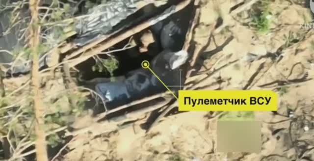 Во время штурма укрепа ВСУ наш боец уничтожил вражеского пулеметчика.