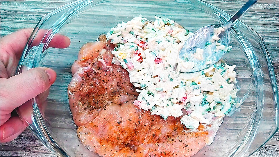 Рецепт куриного филе в духовке. Если хотите удивить гостей, приготовьте по этому рецепту.