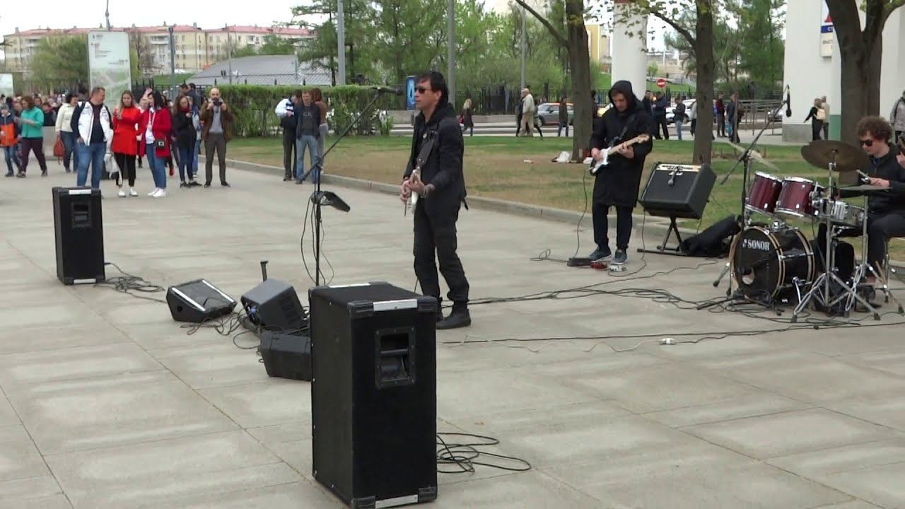 Цой жив! Он теперь поёт на ВДНХ. Часть 2. Кавер "Звезда по имени солнце".