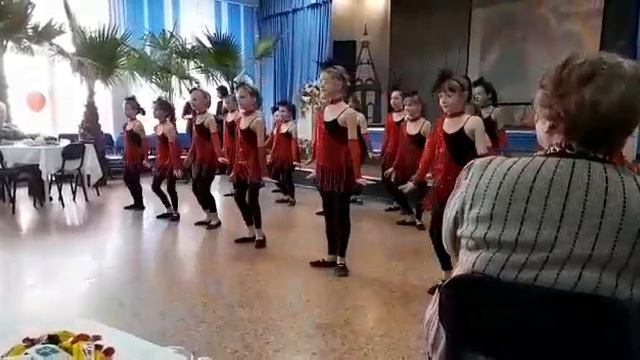 1 октября - день пожилого человека. Хореографический ансамбль _ Искорки_ Танец Чунга Чанга..mp4