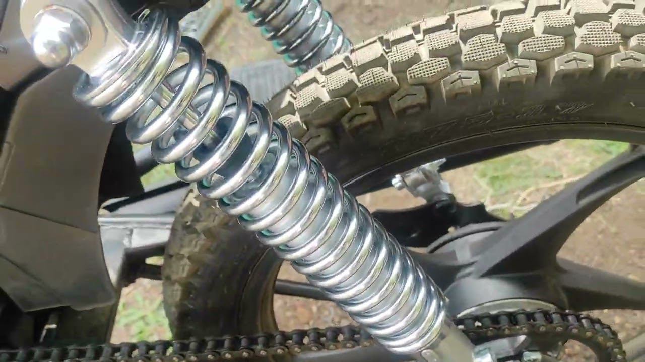 мопед Кольт. замена задних амортизаторов часть 2.