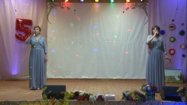 ГЛЯЖУ В ОЗЕРА СИНИЕ  -  Дуэт "Октавия" (Валентина Старкова и Елена Коржавина).