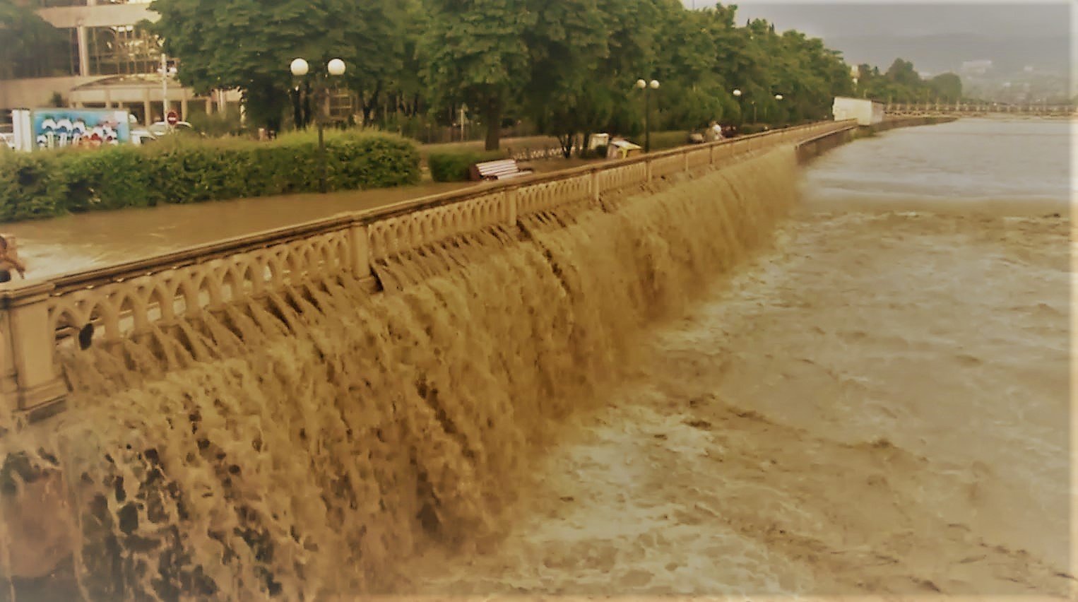 Речка "Сочи". Красавица и чудовище