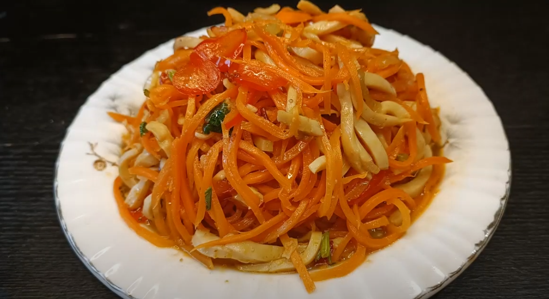 Кальмары по-корейски. Вкусный и полезный  салат.