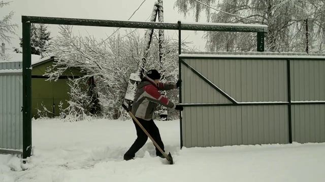 Подвесные Ворота сами вычищают снег и срубают лёд. Часть 3.