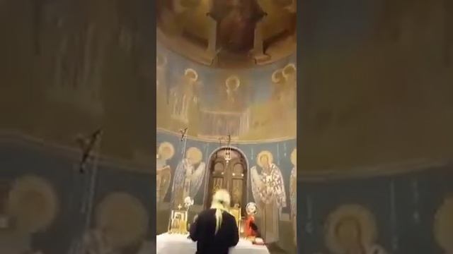 КРОВОТОЧИТ РАСПЯТИЕ И МИРОТОЧИТ ИКОНА В АФИНСКОЙ ЦЕРКВИ (18.03.22). Подробности и ссылка в описании.