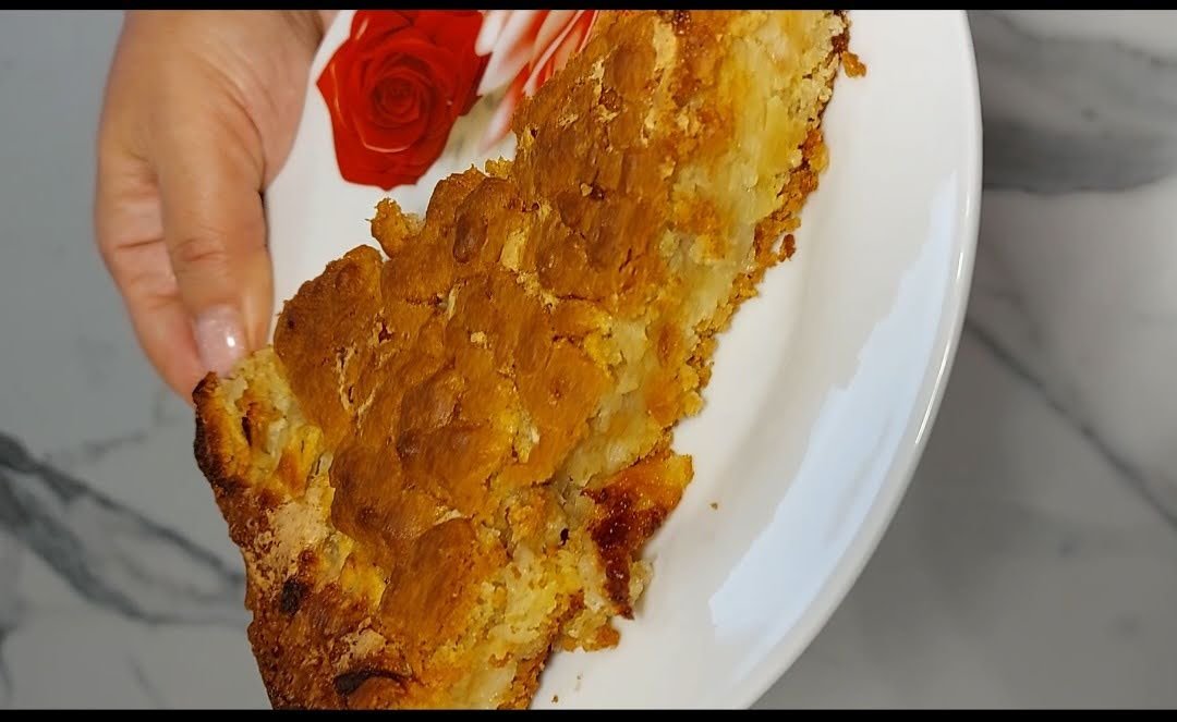 Расскажу секрет приготовления яблочного пирога из песочного теста!