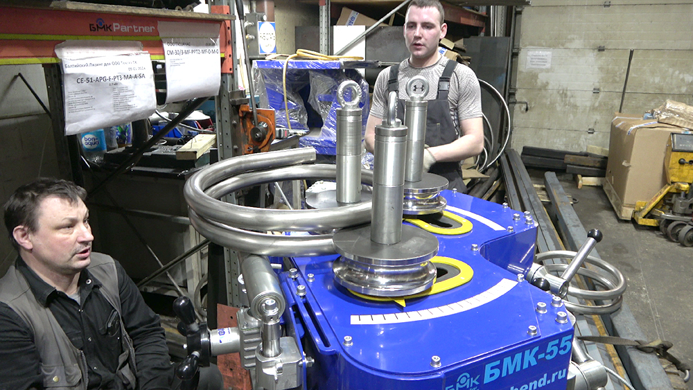 Навивка спирали виток к витку Гибка змеевика на 3-х роликовом трубогибе 3RE-80 производства БМК