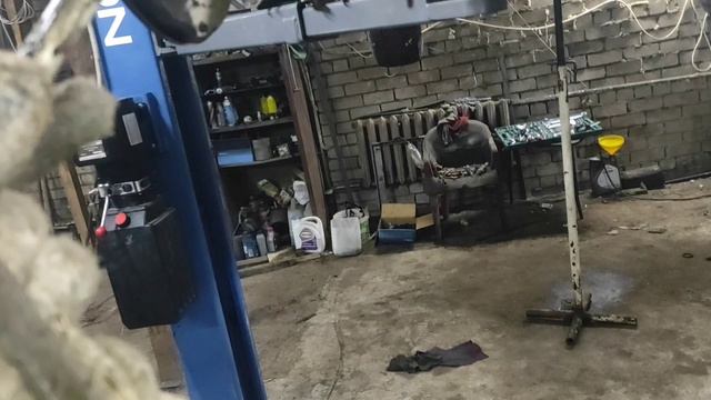 замена нижнего сайлентблока на заднем амортизаторе не снимая его.