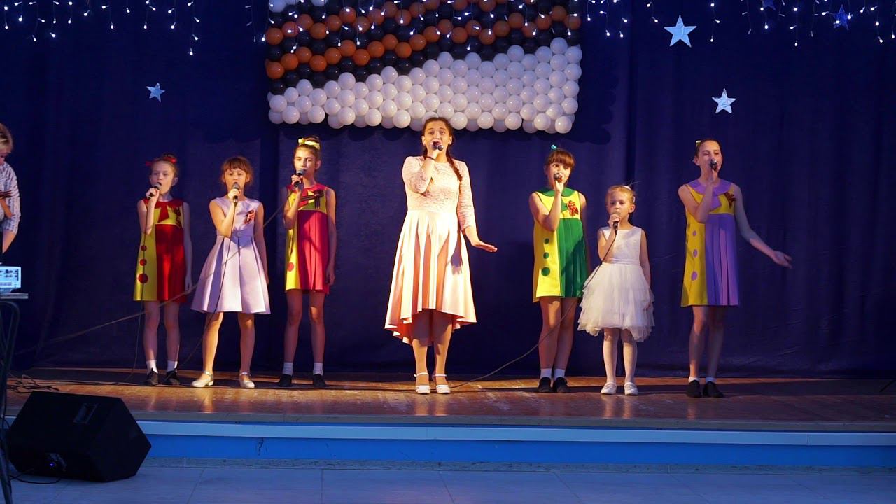 София Зуева "Мир без войны". Выступление на концерте в ДК п.Пришня 8 мая 2018.