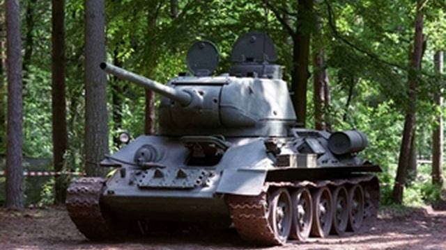 Барятинский Михаил. Т-34 в бою ([Саратов, Россия]20.10.2009)