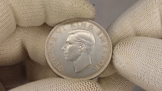 Новая Зеландия ½ кроны, 1945 года.