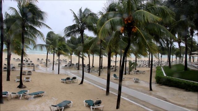 Мексика. Редкий дождь над пляжами Плайя-дель-Кармен!