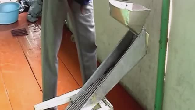 Прокатка ягод от мусора