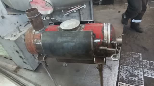 ОТец сделал печь буржуйку с булерьяном из баллона