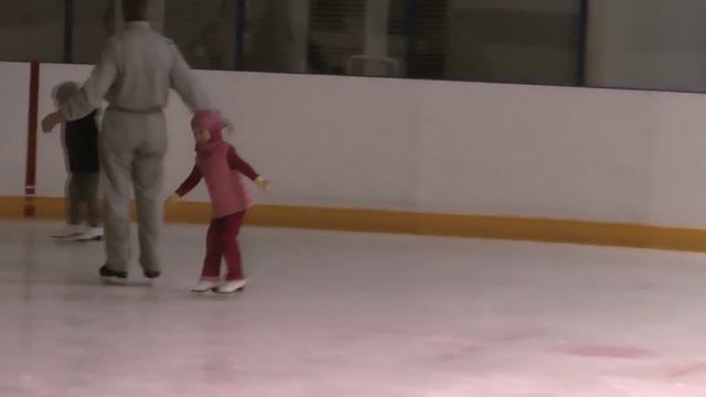 Настена-фигуристка.