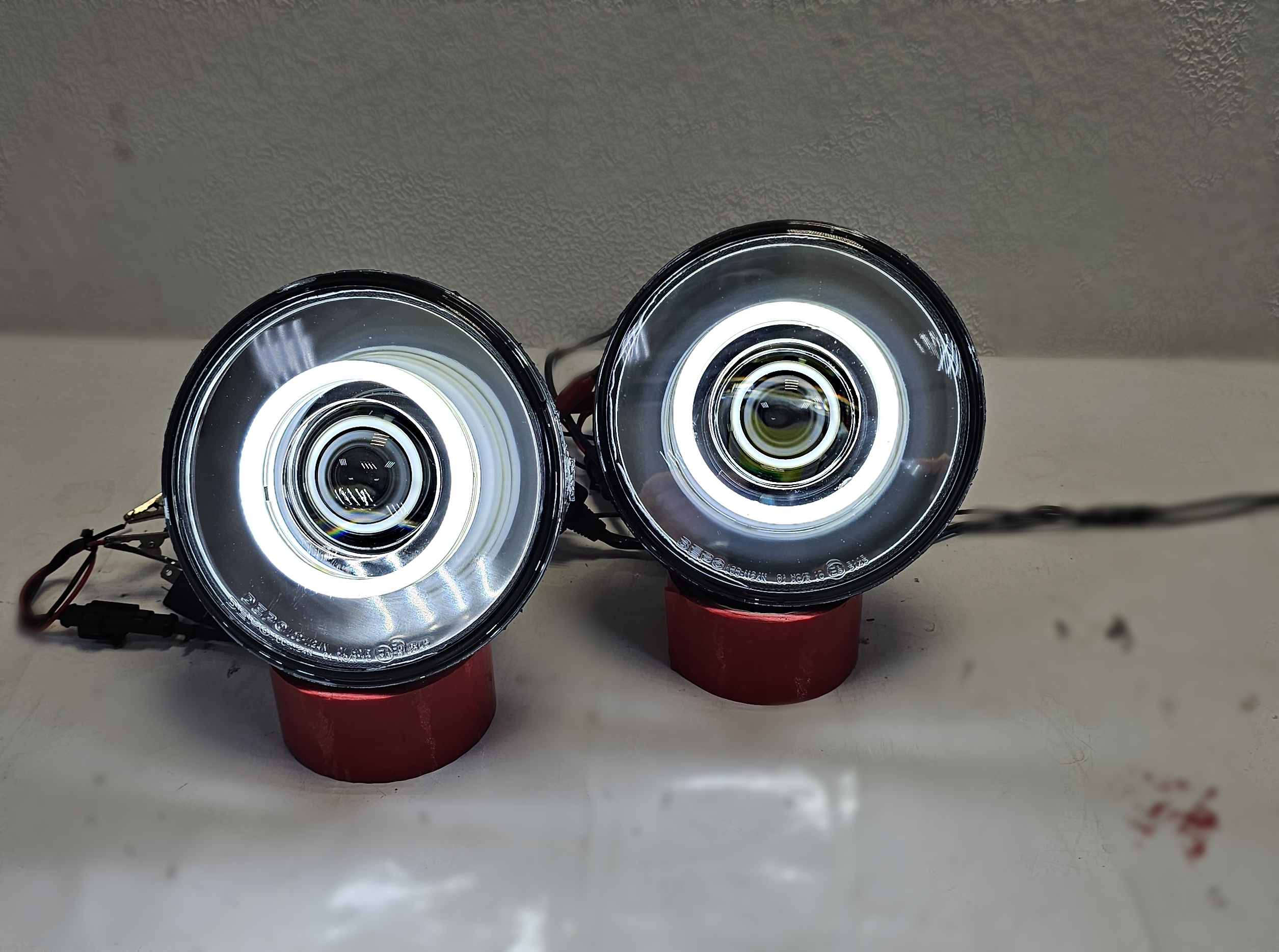 Универсальные фары Нива, УАЗ, Nissan, Hummer, Jeep, Mercedes c ДХО 3D