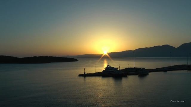 Рассвет в городе Агиос Николаос (Sunrise in Agios Nikolaos)