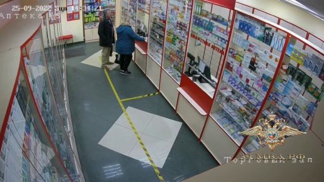 Полиция устанавливает личность подозреваемых в краже денег с банковской карты