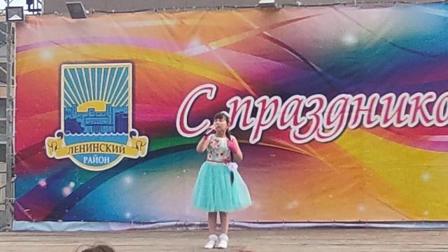 Вероника Напольских "Летят по свету ноты" Руководитель Н.И. Молодзиевская