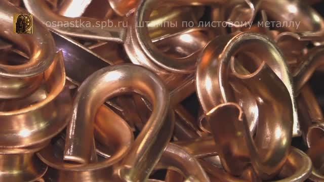 Штамповка коуша. Вторая гибка в штампе с поворотными полуматрицами.