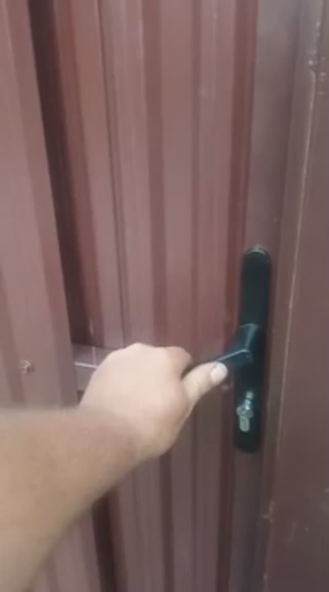 Красивые распашные ворота со штакетником от ООО "ТКЖ"