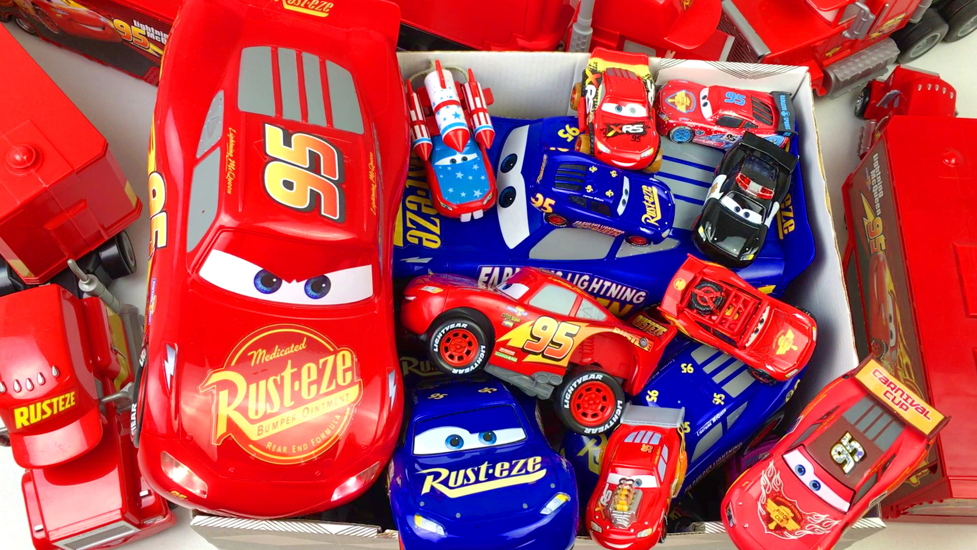 Игрушки Большая Коробка Молния Маквин Машинки из Мультика Тачки Дисней