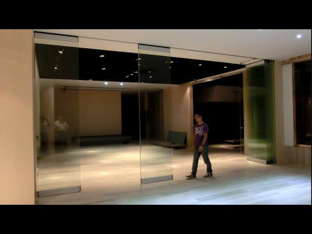 Трансформируемая перегородка типа SWS-DR (Sliding and Stacking Wall system) от GCC