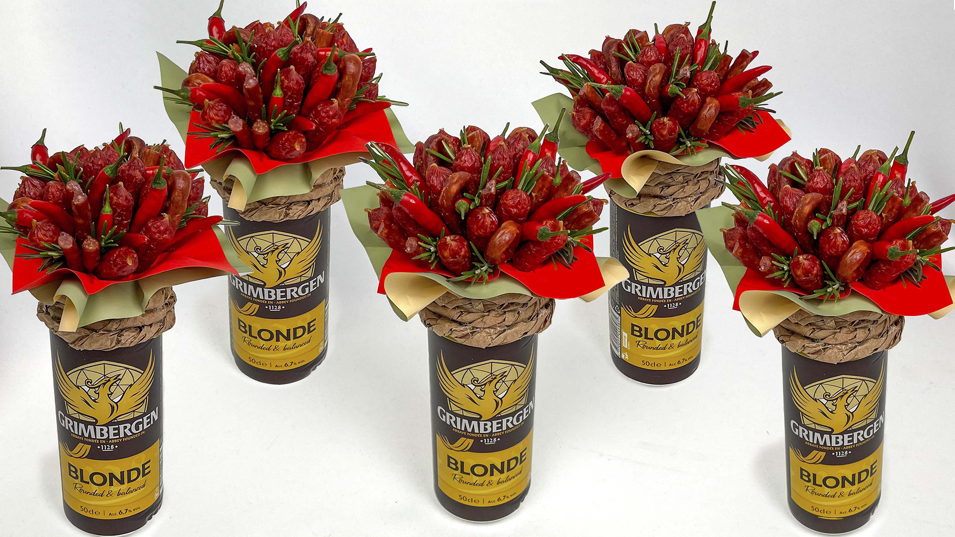 Взяла банку пива, колбасу и сделала оригинальный презент подарок мужчине на 23 февраля