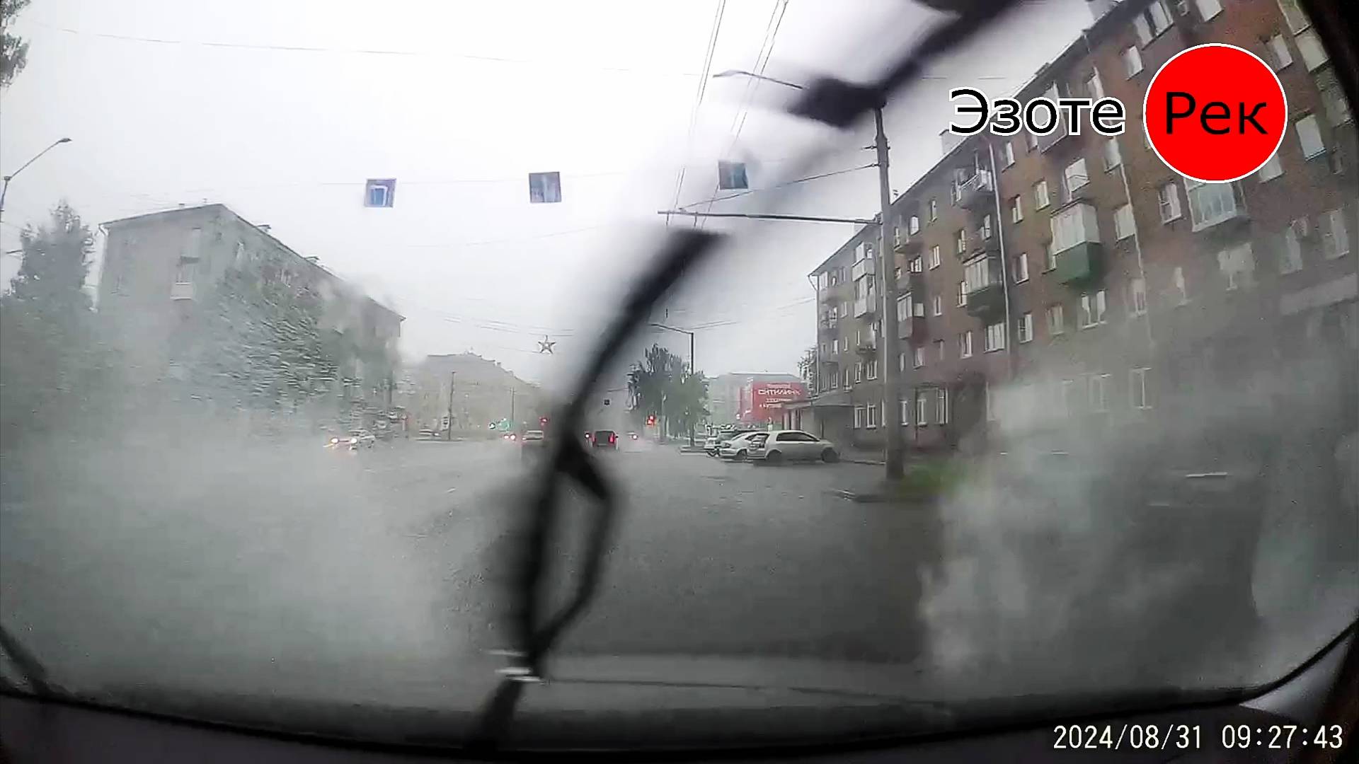 Поехали на лодочках кататься Чуть не уплыли.