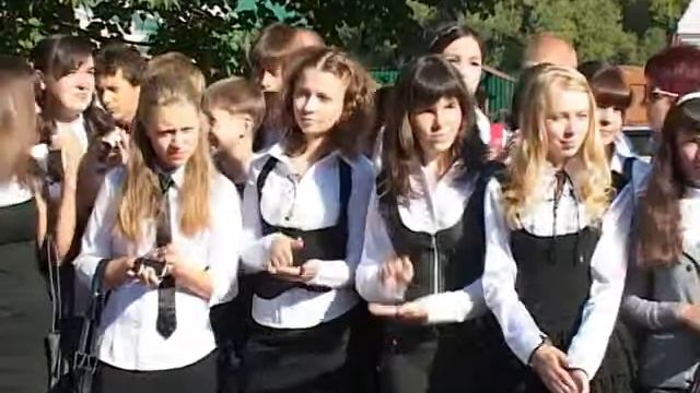 День знаний отметили учащиеся школы № 4.  Сентябрь 2011 год.