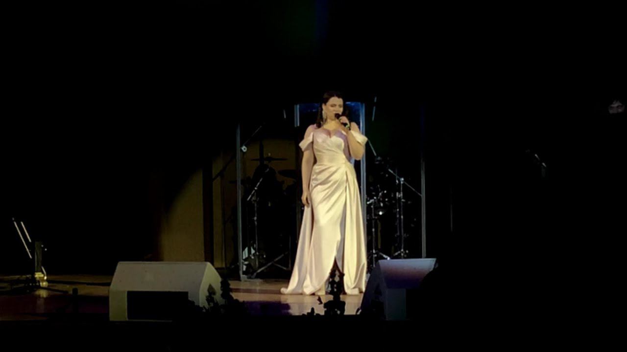 И песню скорби и печали весной веселой птицы пели...