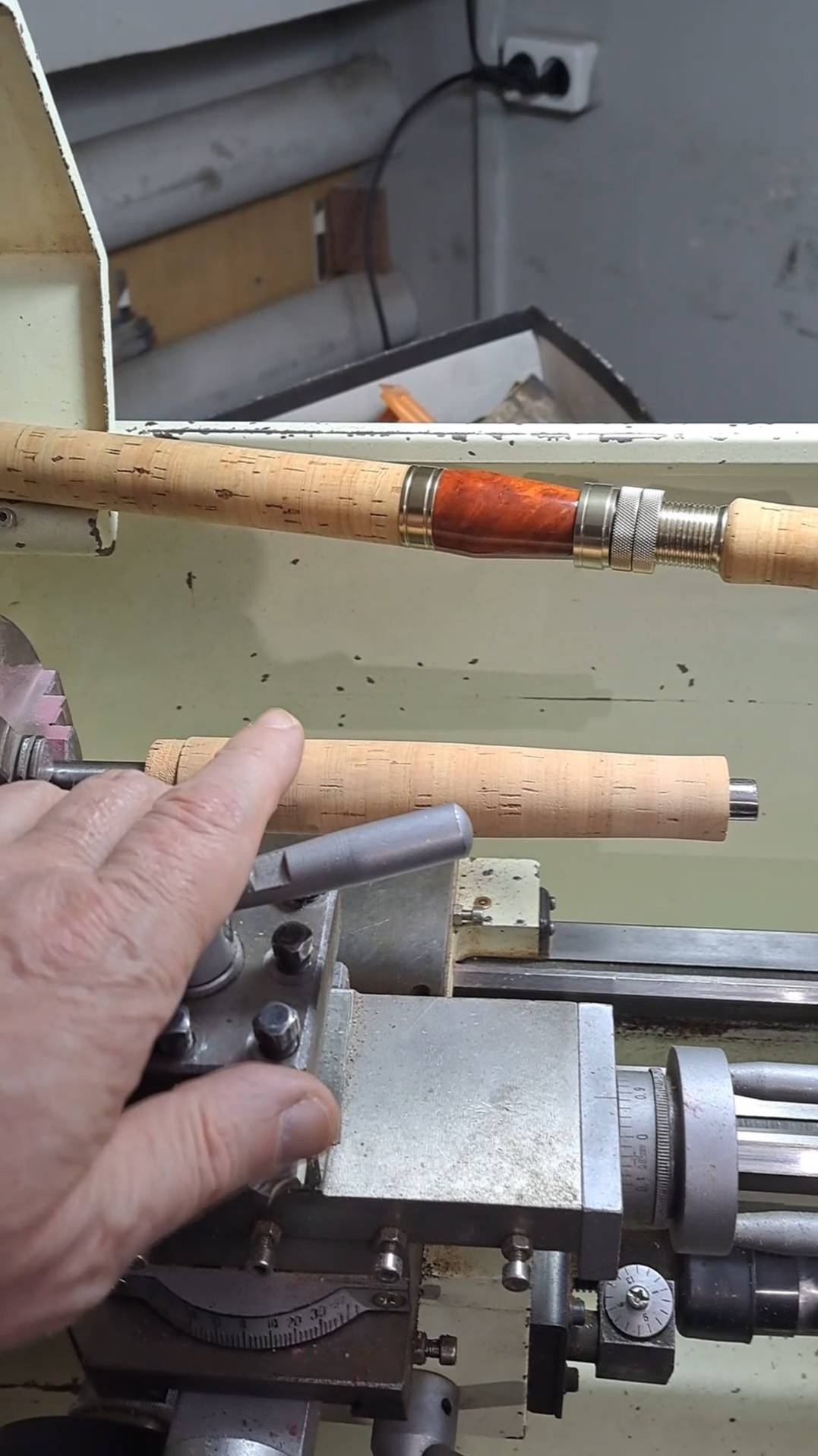 Дорогая пробка в рукоятях удилищ