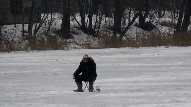 Мартовский лёд на Косинских озёрах