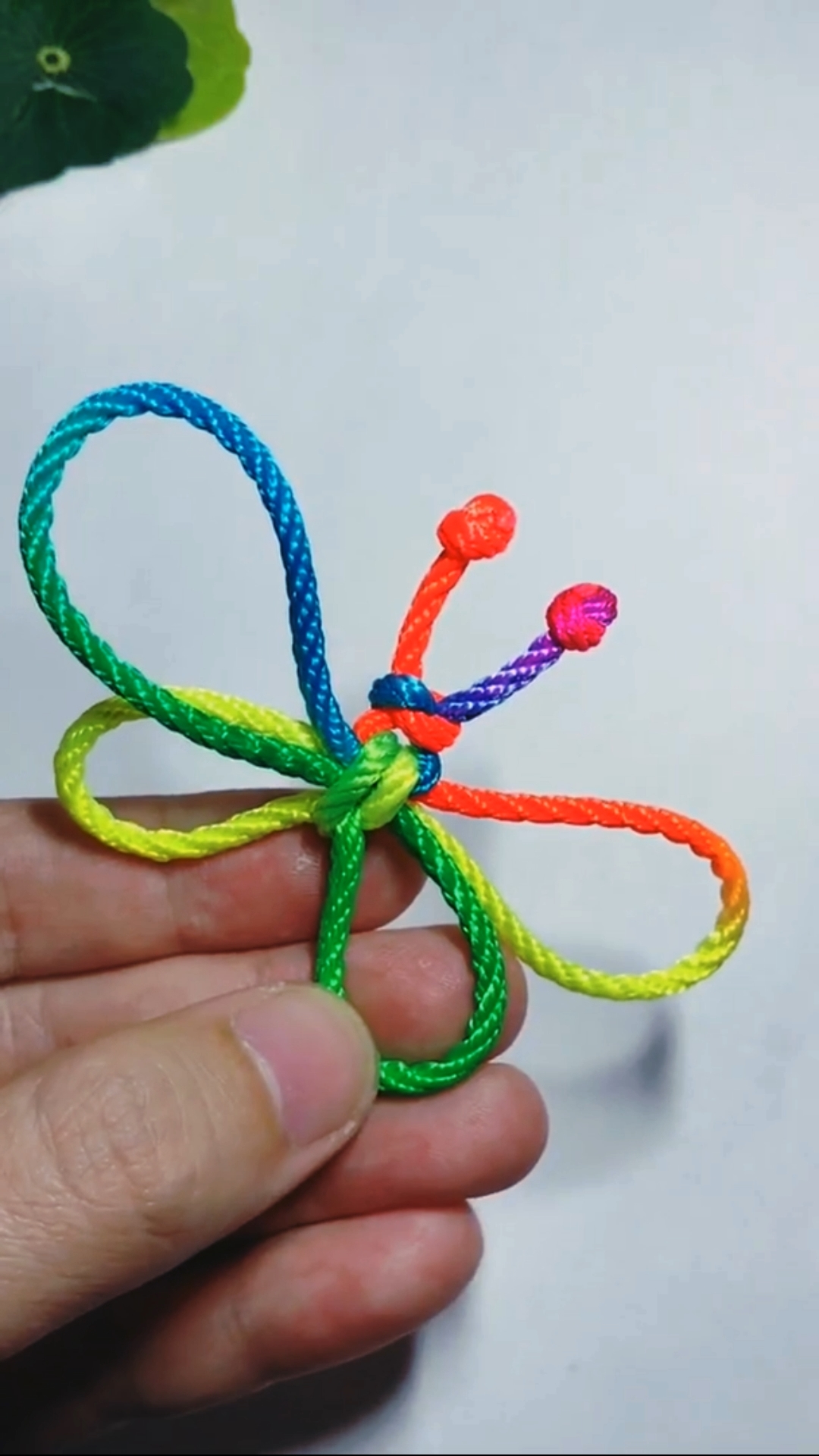 Как сделать бабочку из шнурка меньше чем за 1 минуту