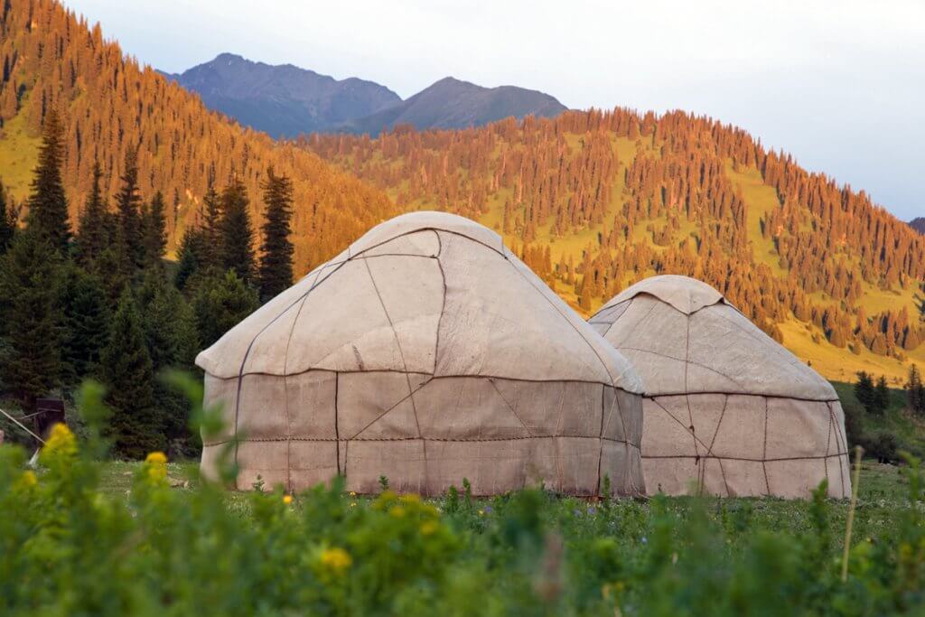 как живут девушки в юртах