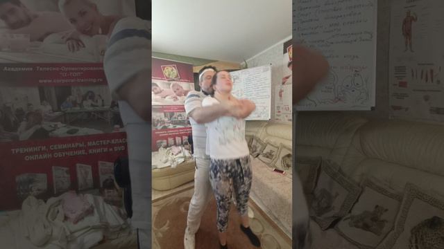 Распрямляем девушек и выравниваем осанку. Правка сколиоза. Прием ведет костоправ Олег Гудвин.