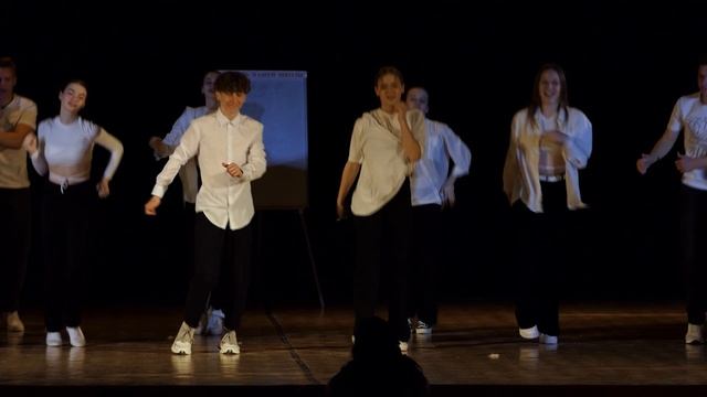 Танцуют дети. 21.05.2022