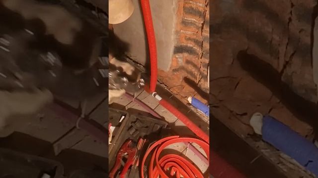 Соединение металлопластиковых труб под стяжкой на пресс-фитинги. Как построить дом. #shorts