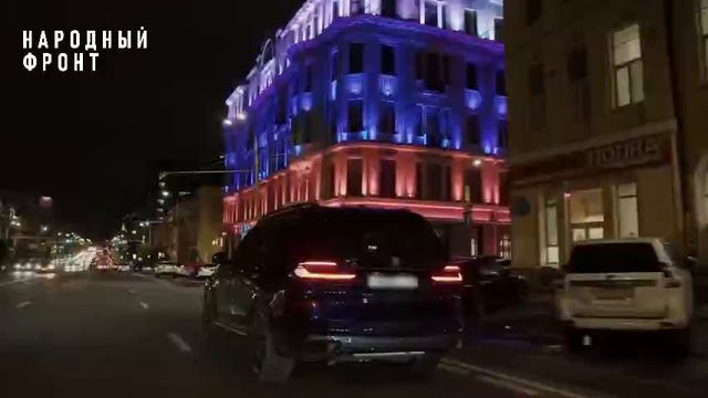 "Иди, как захочешь, в любом направлении
Люби кого скажут или дадут
А я ухожу из зоны затмения
Меня м