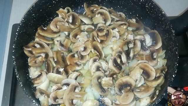 Куриное филе в сливочно грибном соусе.