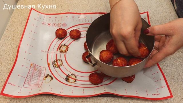 Разноцветные ароматные масла, земля из маслин и пример декора с ними.