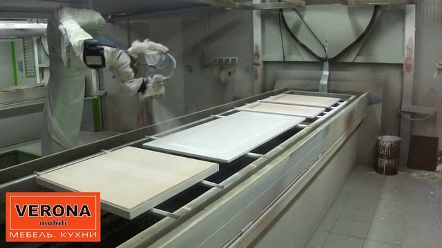 Робот для покраски деталей..mp4