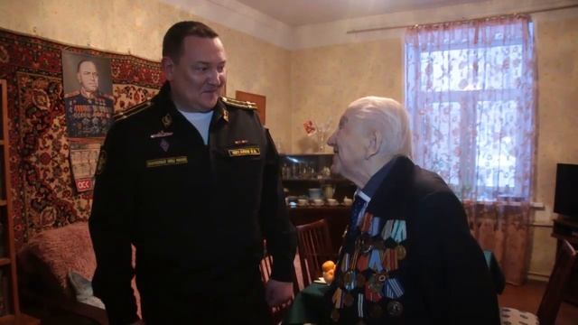 Встреча почетного ветерана Севмаша Павла Лапшинова и командира корвета "Гремящий" Олега Потапова