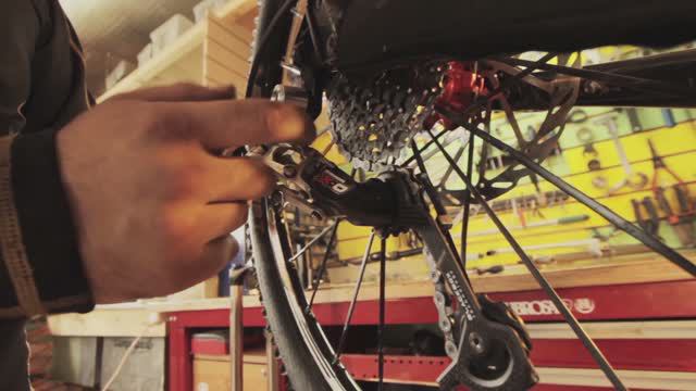 Настройка заднего переключателя велосипеда (старая инструкция)