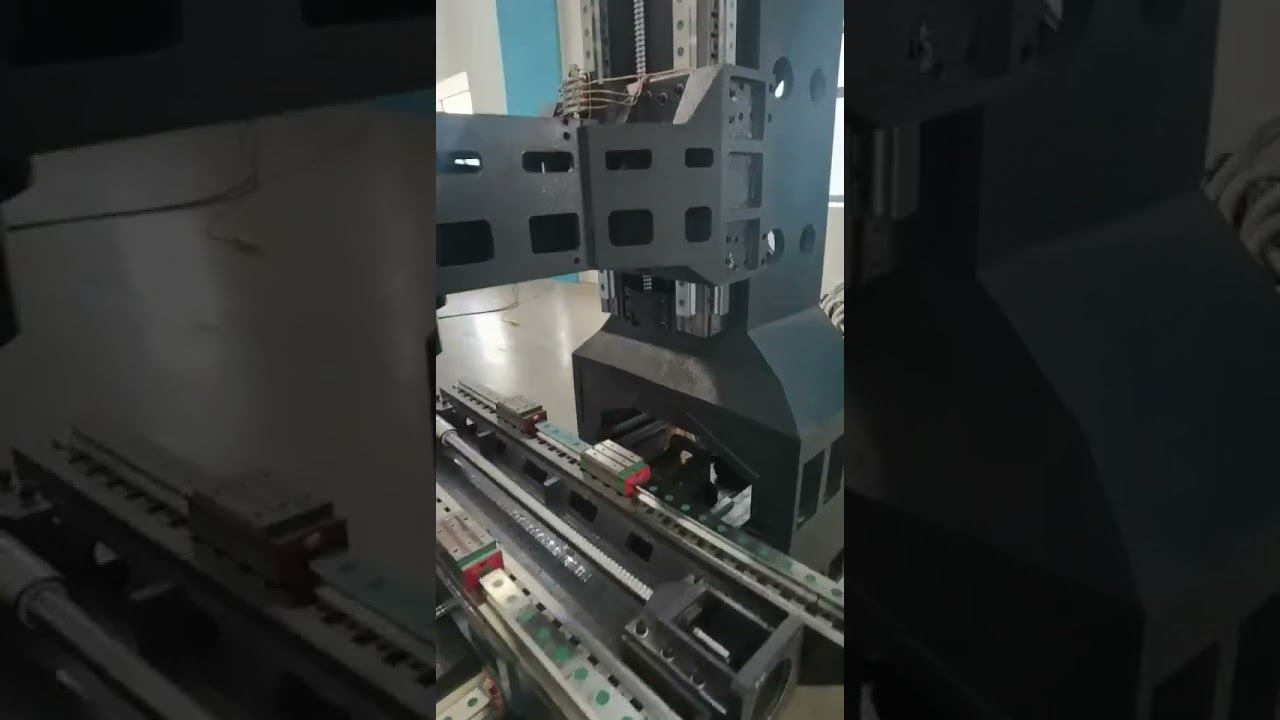 Вертикально обрабатывающие центры с ЧПУ 450 - 1055