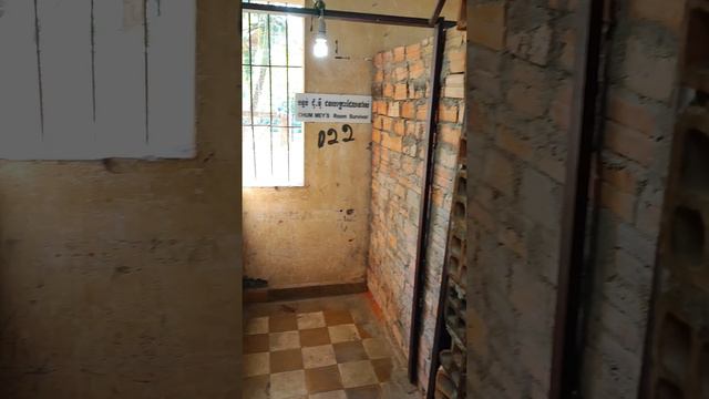Камеры в тюрьме Туол Сленг в Камбодже