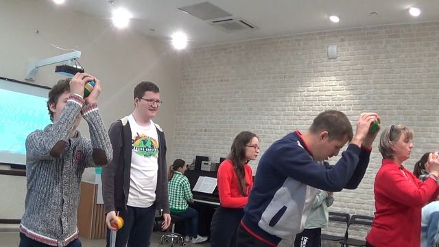 "Окно в мир творчества": упражнение с мячами