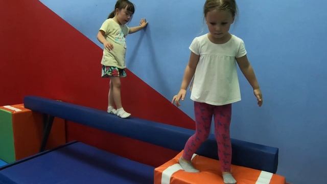 ДЕТСКАЯ  АКРОБАТИКА