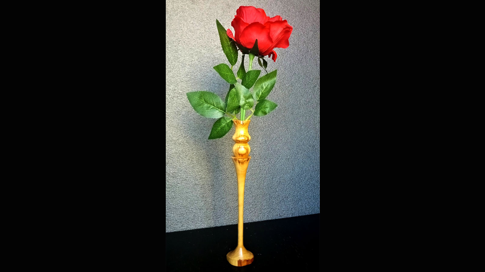 Тонкая ваза для розы. Работа по дереву. Токарные работы